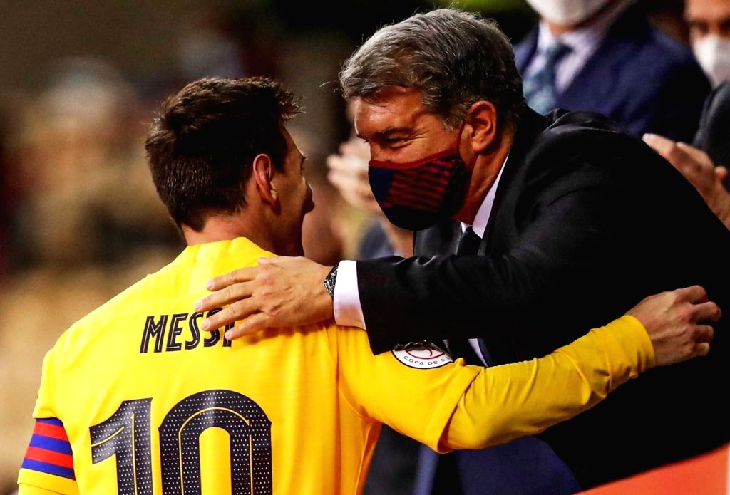 Free Photo : Barca president opens door for Messi's possible return