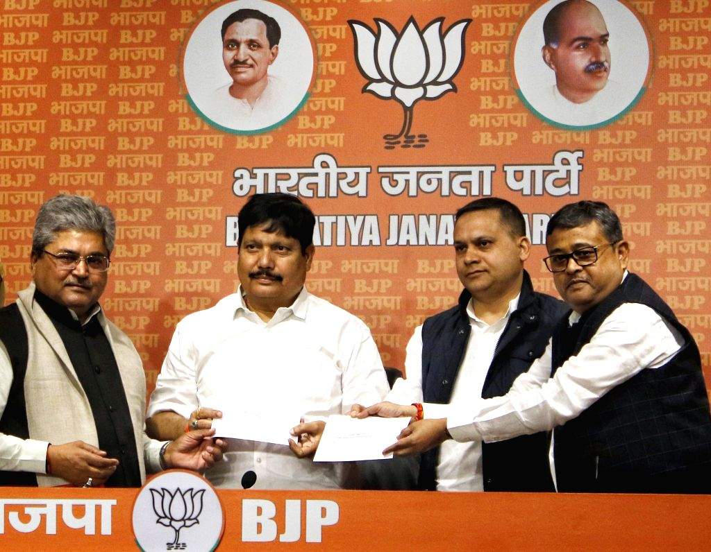 Barrackpore MP Arjun Singh and TMC's Tamluk MP Dibyendu Adhikari join ...