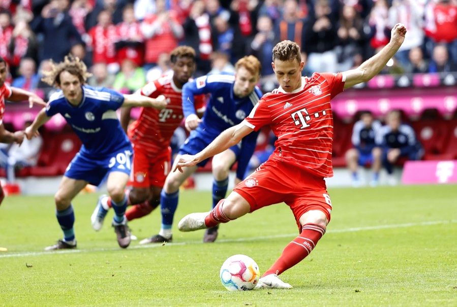 Free Photo : Bayern, Dortmund secure crucial wins in Bundesliga