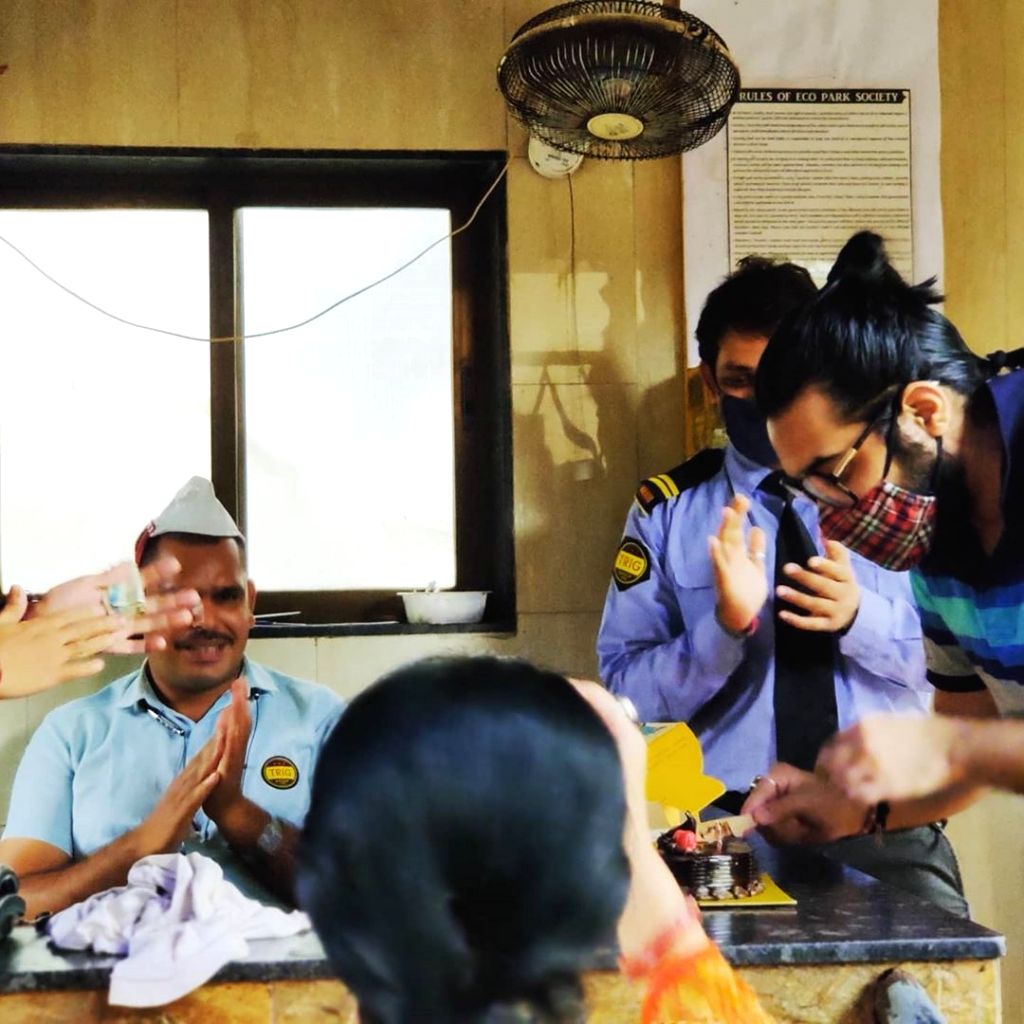 Free Photo: Bekhayali singer Sachet Tandon celebrates birthday with ...