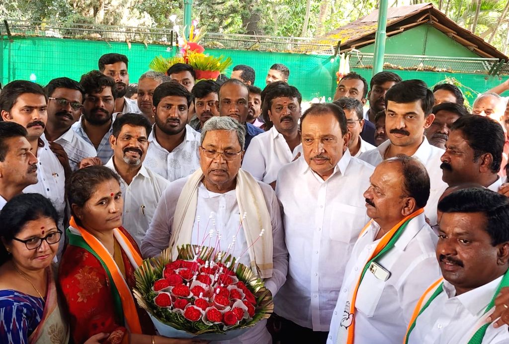 Bengaluru : Former BJP Mayor Shantakumari joined Congress party