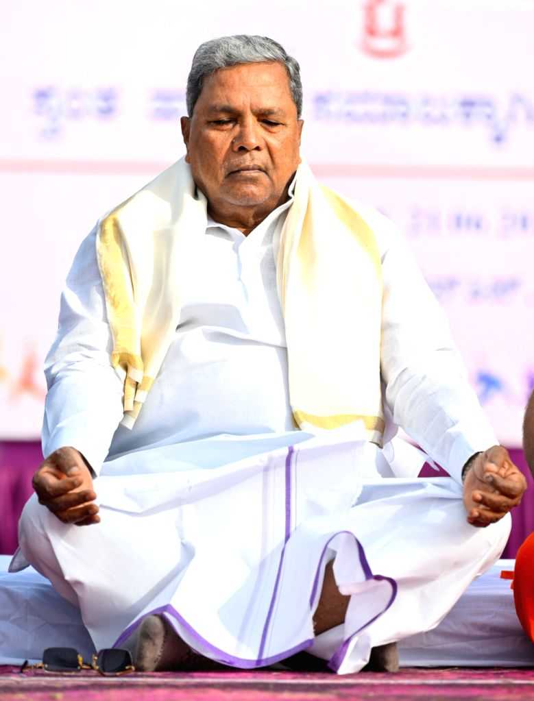 Bengaluru : Karnataka Chief Minister Siddaramaiah performs yoga during ...