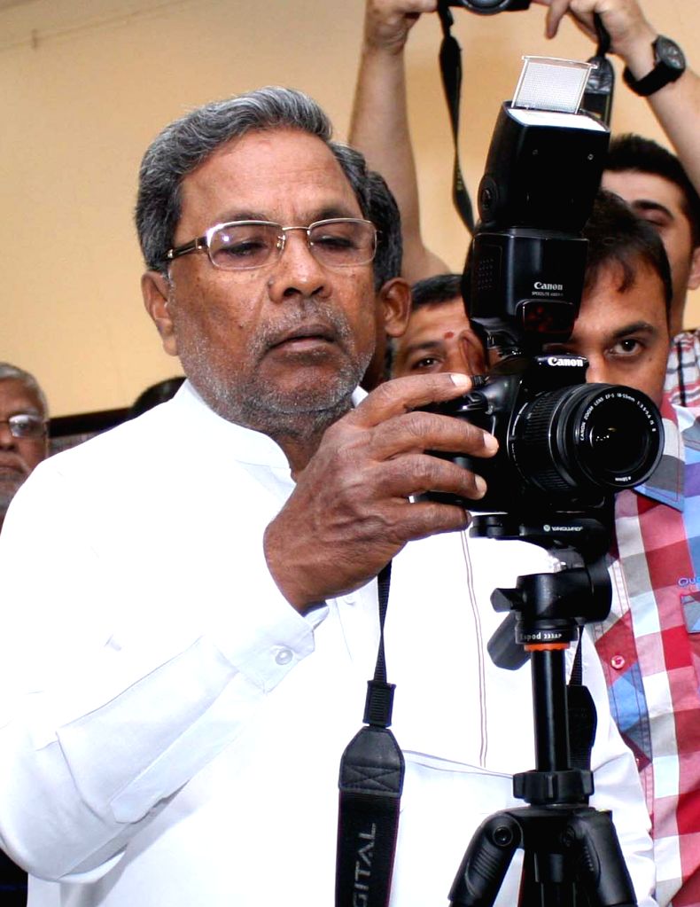 Karnataka CM inaugurates 'Frozen Memories' - photo exhibition