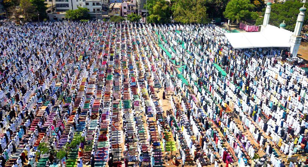 Bengaluru : Muslims offer 'namaz' at Chamrajpet Idgah Maidan on the ...