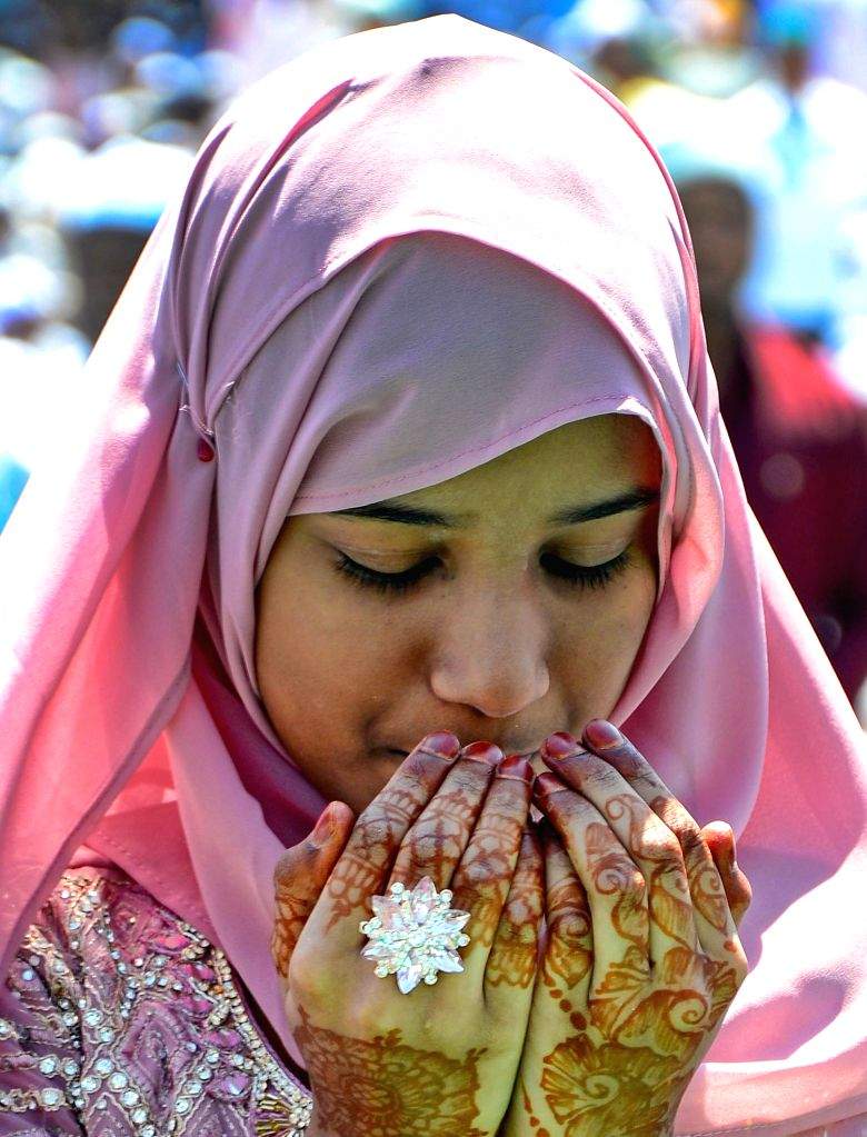 Bengaluru : Muslims offer 'namaz' at Chamrajpet Idgah Maidan on the ...