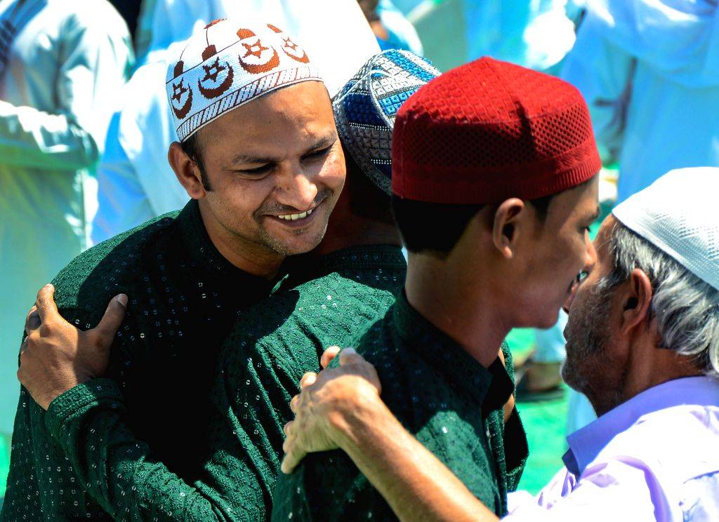 Bengaluru : Muslims offer 'namaz' at Chamrajpet Idgah Maidan on the ...