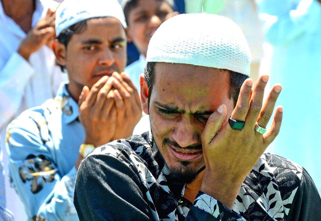 Bengaluru : Muslims offer 'namaz' at Chamrajpet Idgah Maidan on the ...