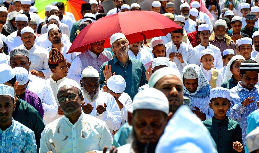 Bengaluru : Muslims offer 'namaz' at Chamrajpet Idgah Maidan on the ...