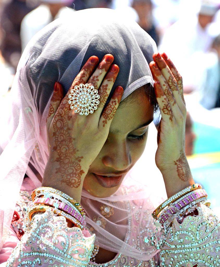 Bengaluru : Muslims offer 'namaz' at Chamrajpet Idgah Maidan on the ...