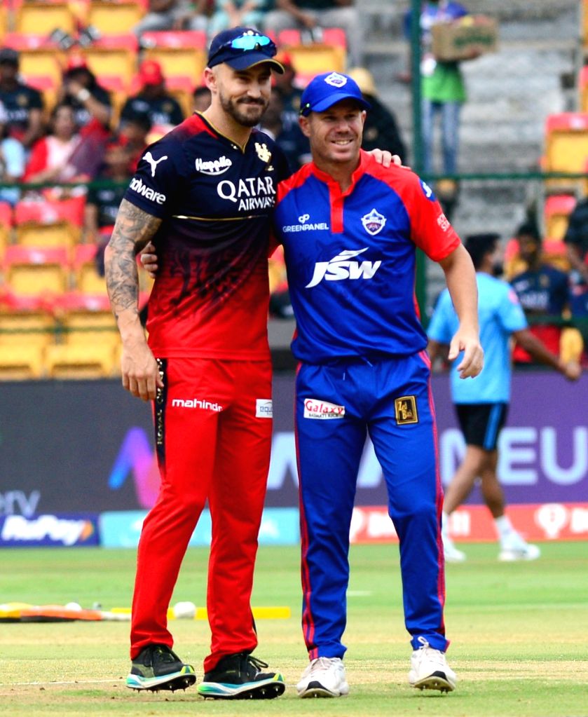 Bengaluru : RCB captain Faf du Plessis and DC captain David Warner ...