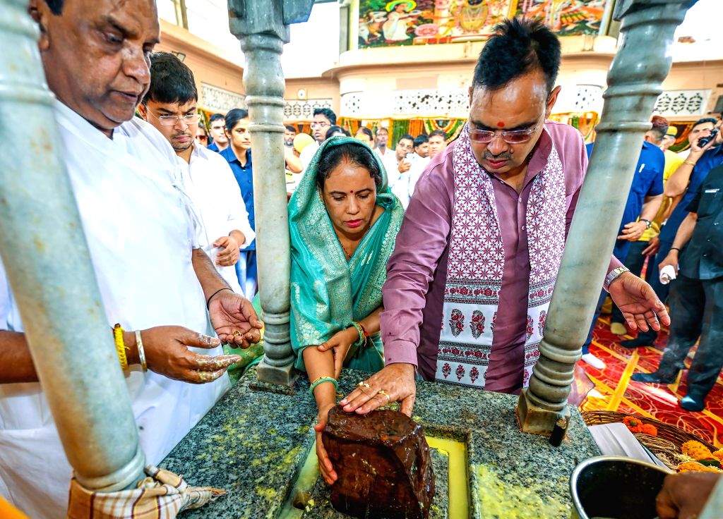 Bhajanlal Sharma Offers Prayers at Shrinath Ji Temple