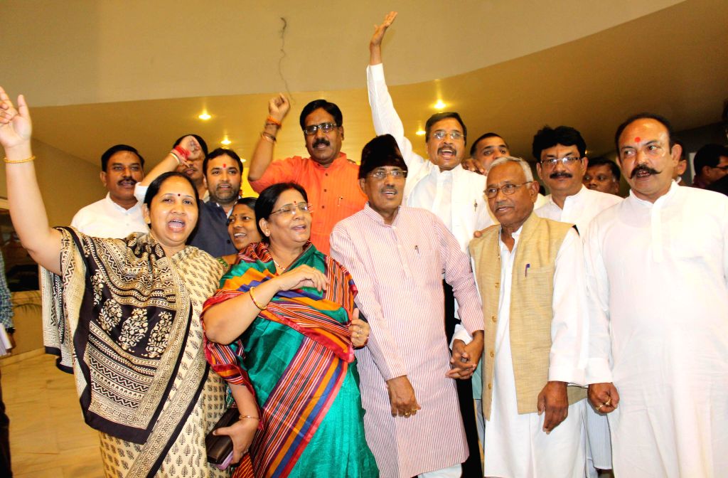 Satyadev Katare and others demonstrate against MP CM
