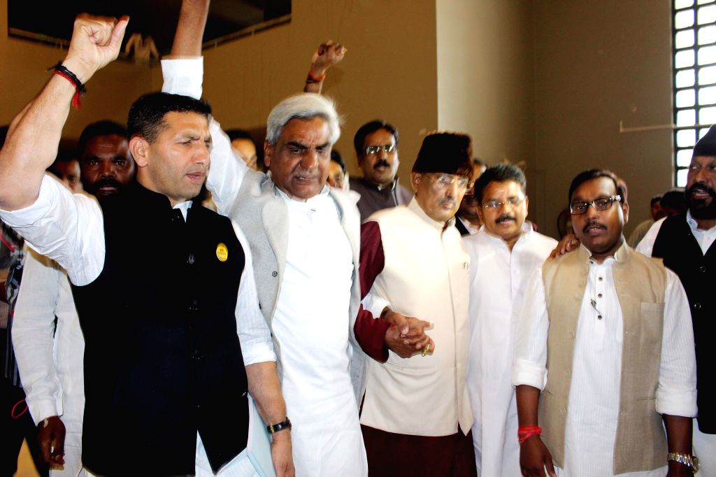 Satyadev Katare and others demonstrate against MP CM