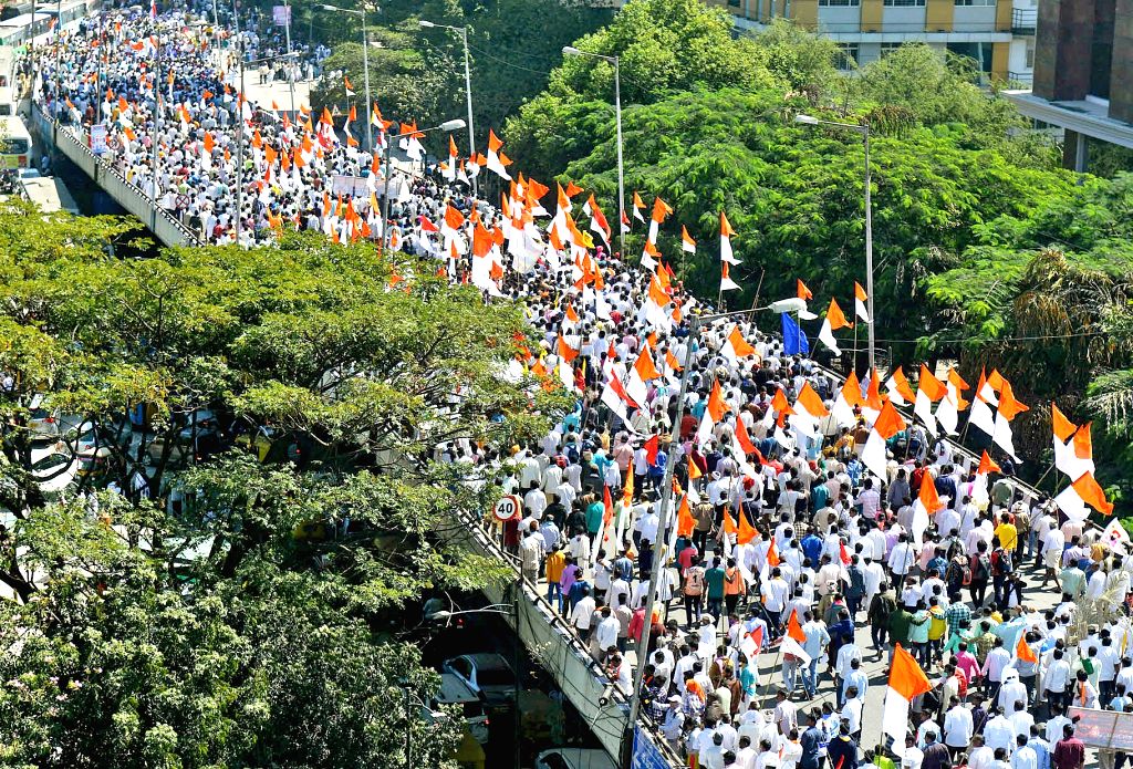 Bhovi Community people in large numbers take out a protest rally