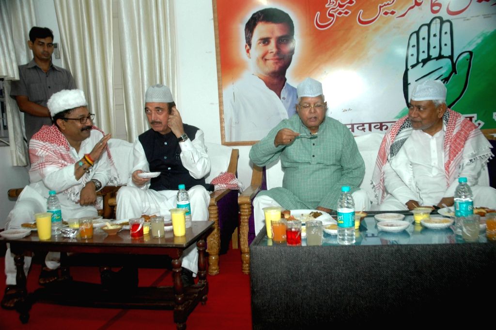 Nitish, Lalu attend Congress Iftaar party