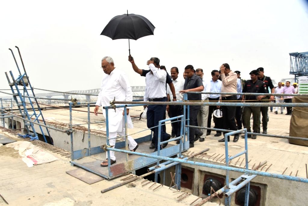 Patna : Bihar Chief Minister Nitish Kumar inspecting under construction ...