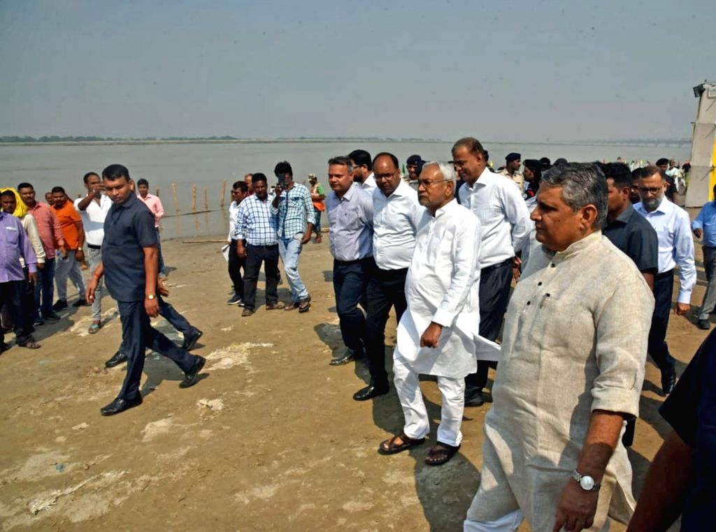 Patna : Bihar Chief Minister Nitish Kumar inspects Ganga ghat ahead of ...