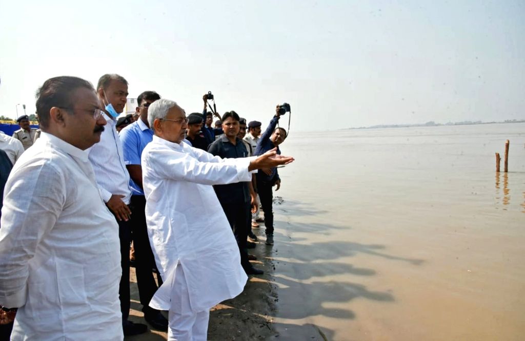 Patna : Bihar Chief Minister Nitish Kumar inspects Ganga ghat ahead of ...