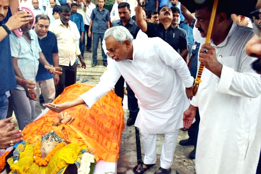 Nitish Kumar's father-in-law passes away, body being taken for last rites