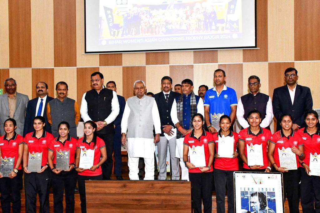 Bihar CM Nitish Kumar felicitates the Indian women's hockey team during ...