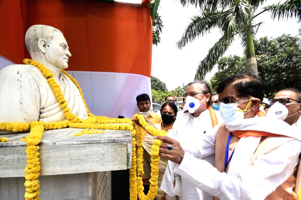 Madan Mohan Jha pays tributes to Rajiv Gandhi on his 76th birth anniversary