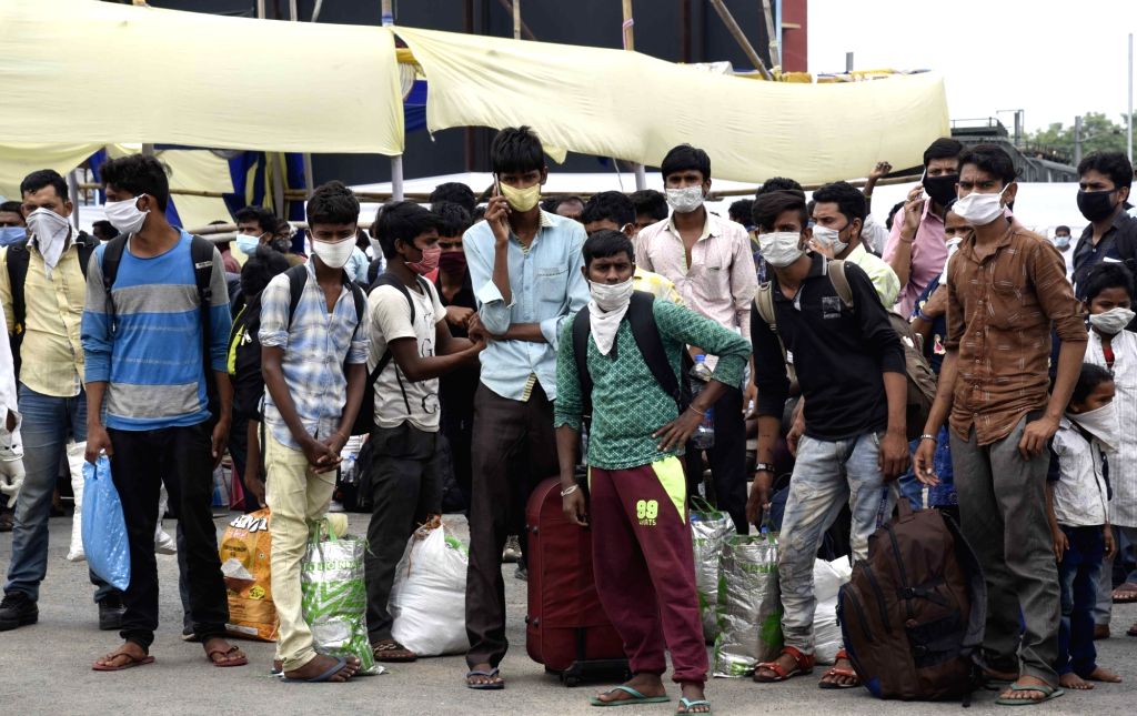 Bihar migrant labourers stranded in Karnataka due to lockdown return home
