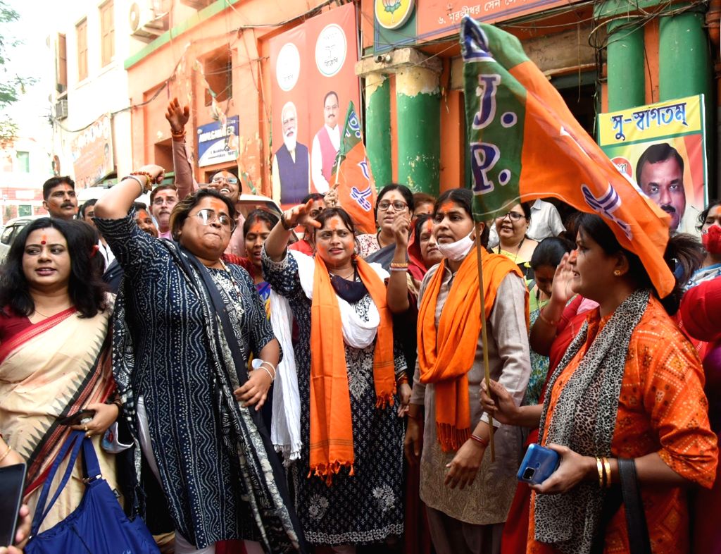 Kolkata :BJP activists celebrate their party's victory in Tripura ...