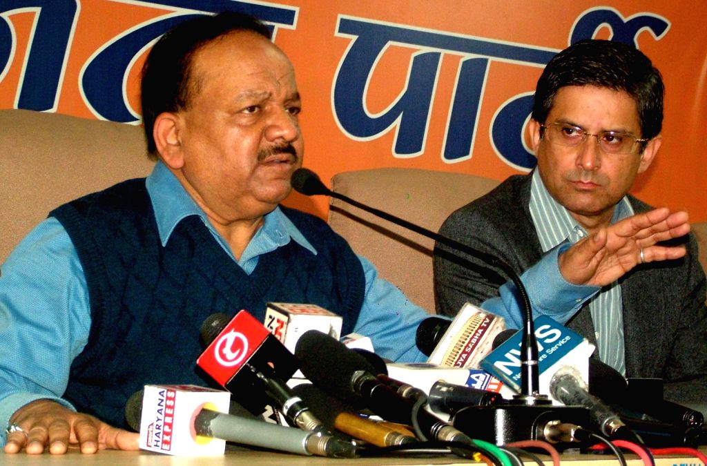 Harsh Vardhan addressing a press conference
