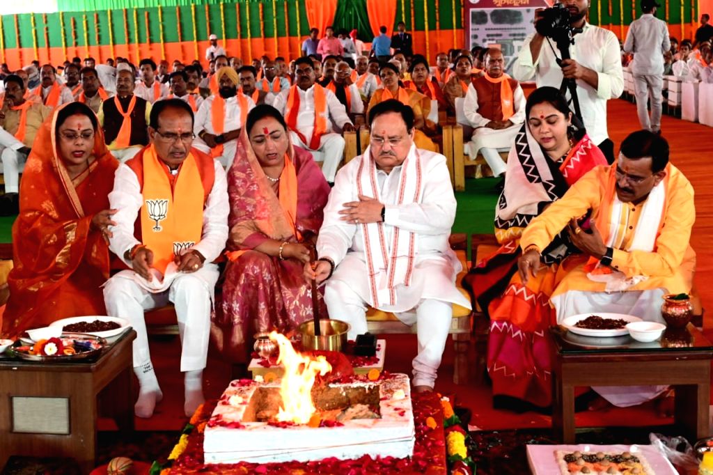 Free Photo : Bjp ke bhavan ka bhoomipoojan or prastavit bhavan..