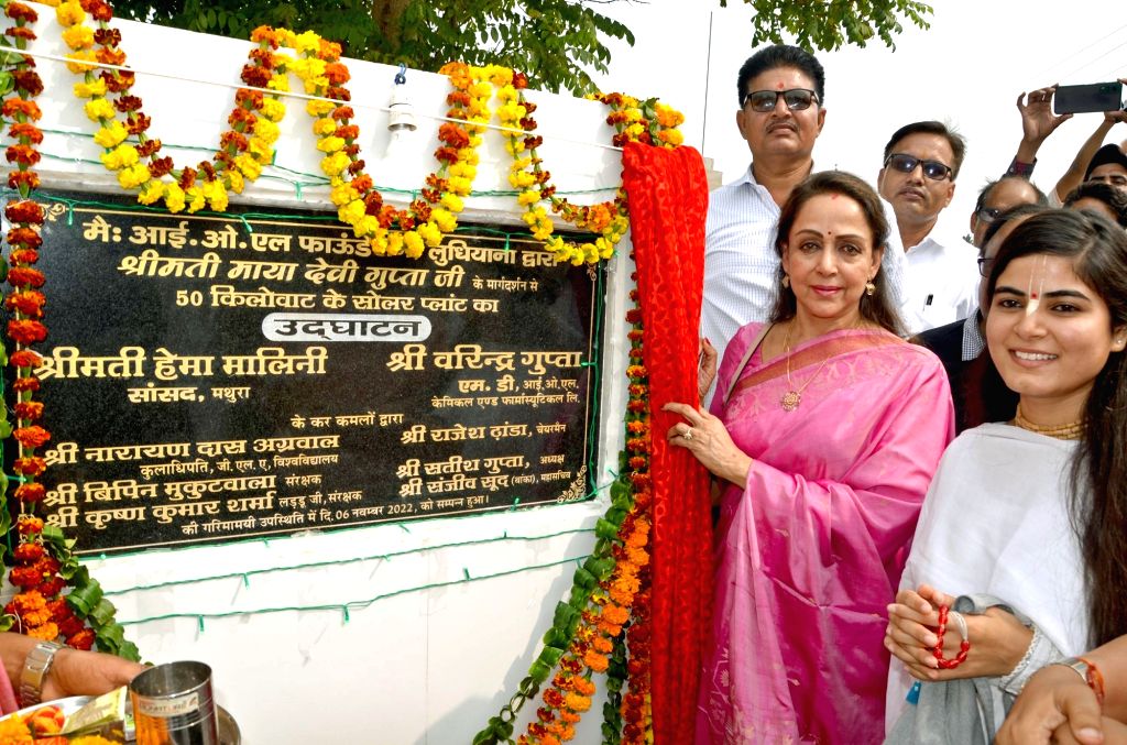 (o61122) Vrindavan: BJP leader and Bollywood actress Hema Malini ...
