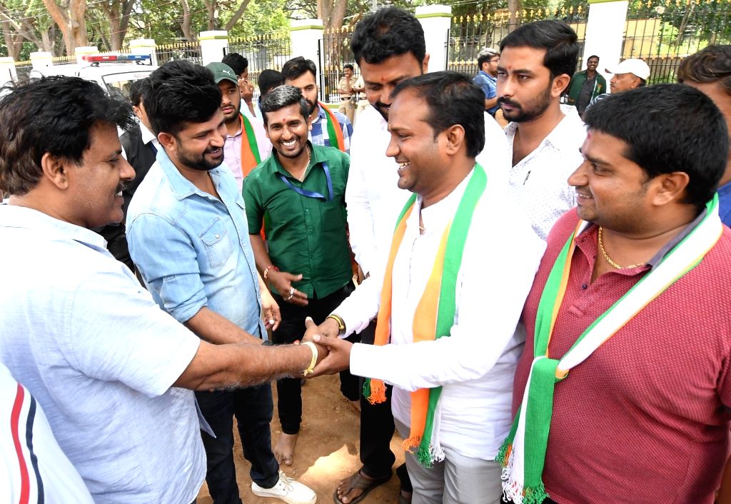 Pratap Simha with party candidates who contested in Karnataka civic polls