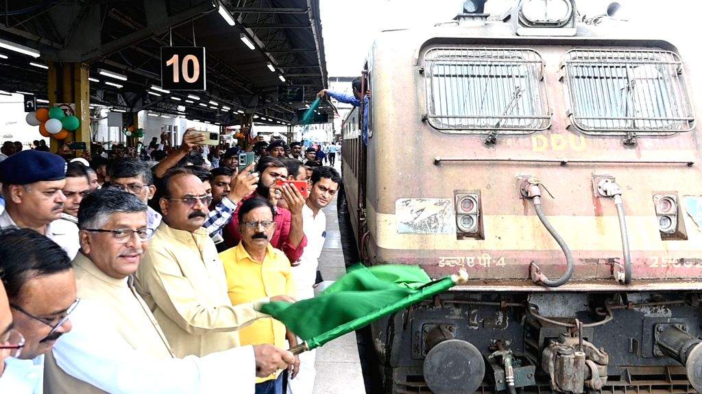 BJP MP Ravi Shankar Prasad and MLA Sanjeev Chaurasiya flag off Patna ...