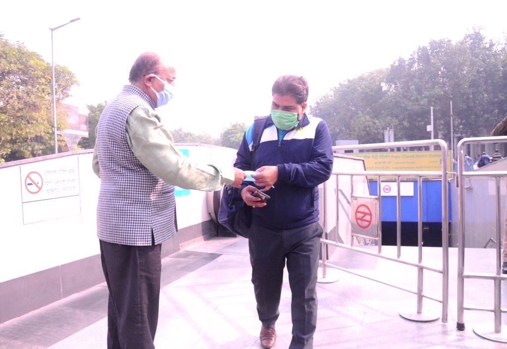 Vijay Goel distributes face masks amid surging Covid-19 cases and ...
