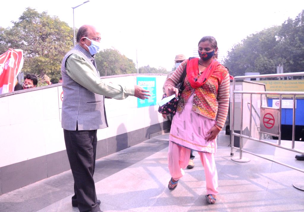 Vijay Goel distributes face masks amid surging Covid-19 cases and ...