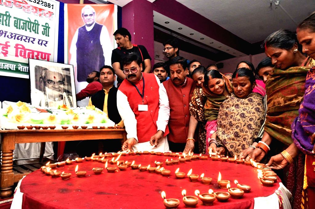 BJP workers celebrate Vajpayee's birthday
