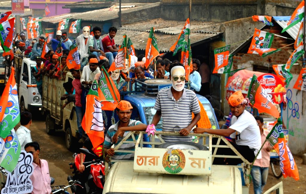Bankura (West Bengal): 2019 Lok Sabha elections - BJP workers during ...