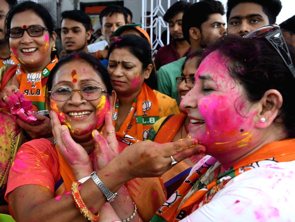 BJP sweeping 2019 Lok Sabha elections, party workers celebrate