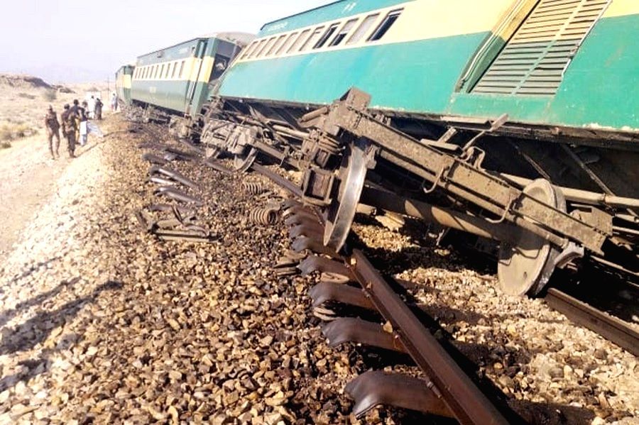 Blast hits railway track in Pak, 2 injured