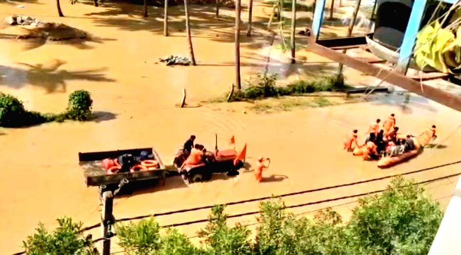 Boats in B'luru roads amid heavy downpour; CM Bommai says SDRF teams ...