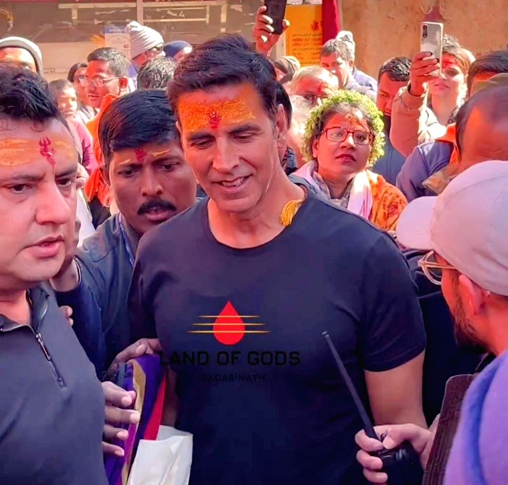 Bollywood actor Akshay Kumar visits Badrinath Dham Source : DL_JR