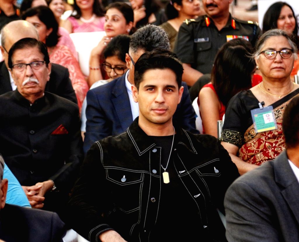 New Delhibollywood Actor Sidharth Malhotra During The Launch Of Maa 7140