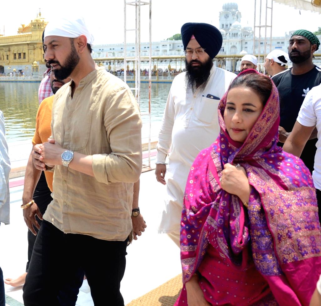 Bollywood actress Divya Dutta with Punjabi actor and singer Gippy ...