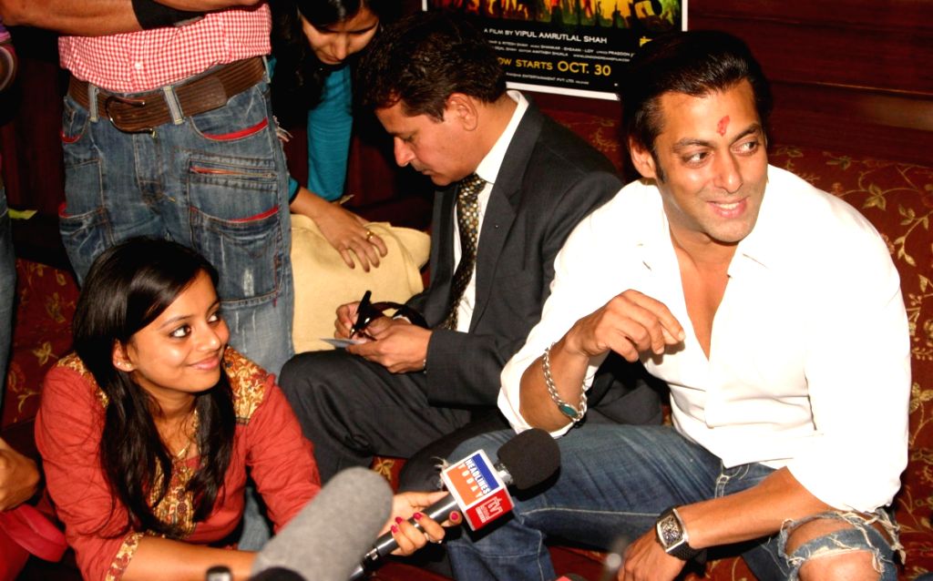 Bollywood Star Salman Khan talking to media after selling tickets for ...