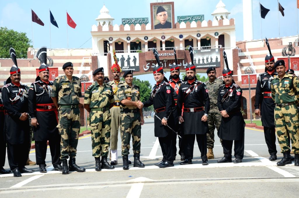BSF and Pakistan Rangers shake hands