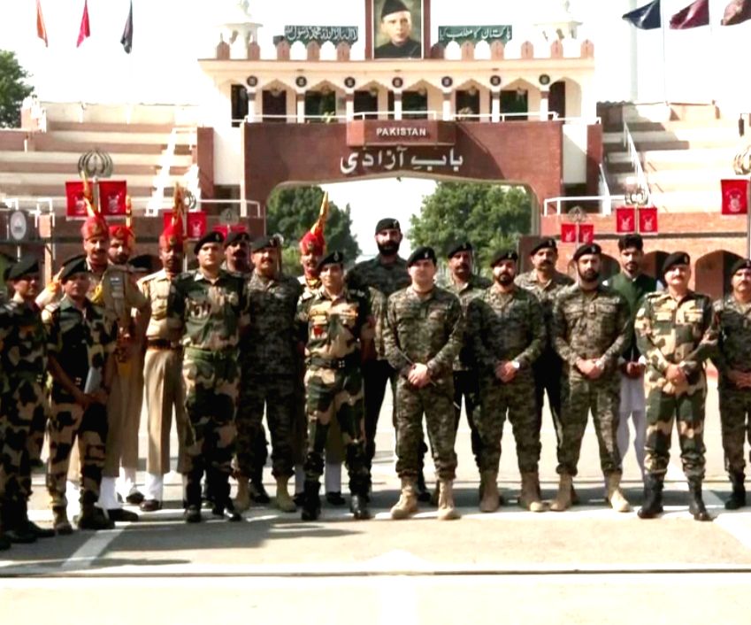 : Amritsar: Border Security Force (BSF) and Pakistan Rangers exchange ...