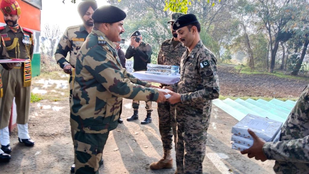 BSF, Pakistan Rangers exchange sweets on IB in Jammu