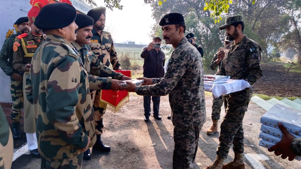 BSF, Pakistan Rangers exchange sweets on IB in Jammu