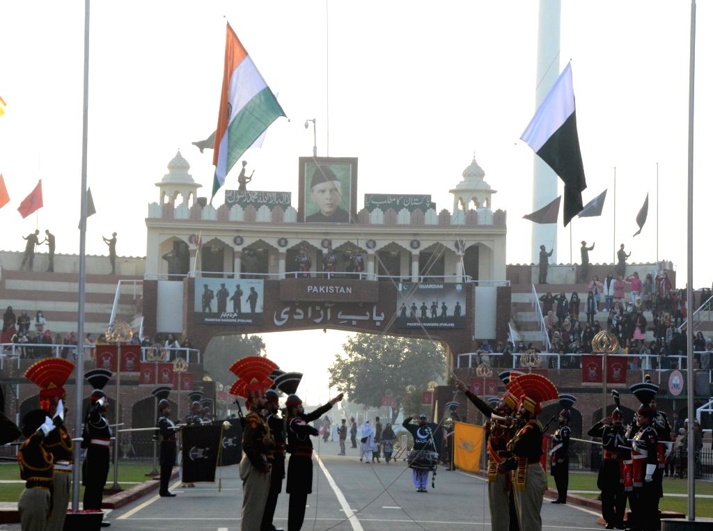 Border security Force personnel and Pakistani Rangers perform during ...