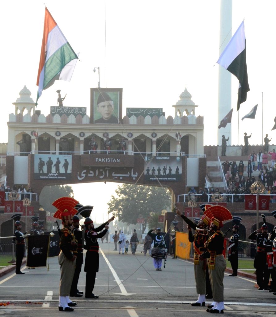 Border security Force personnel and Pakistani Rangers perform during ...