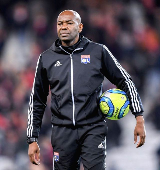 Botafogo name Claudio Cacapa as interim manager